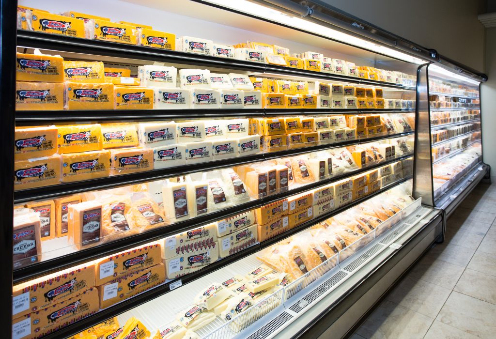 Guided tour of the St-Albert Cheese Factory - Route Champlain